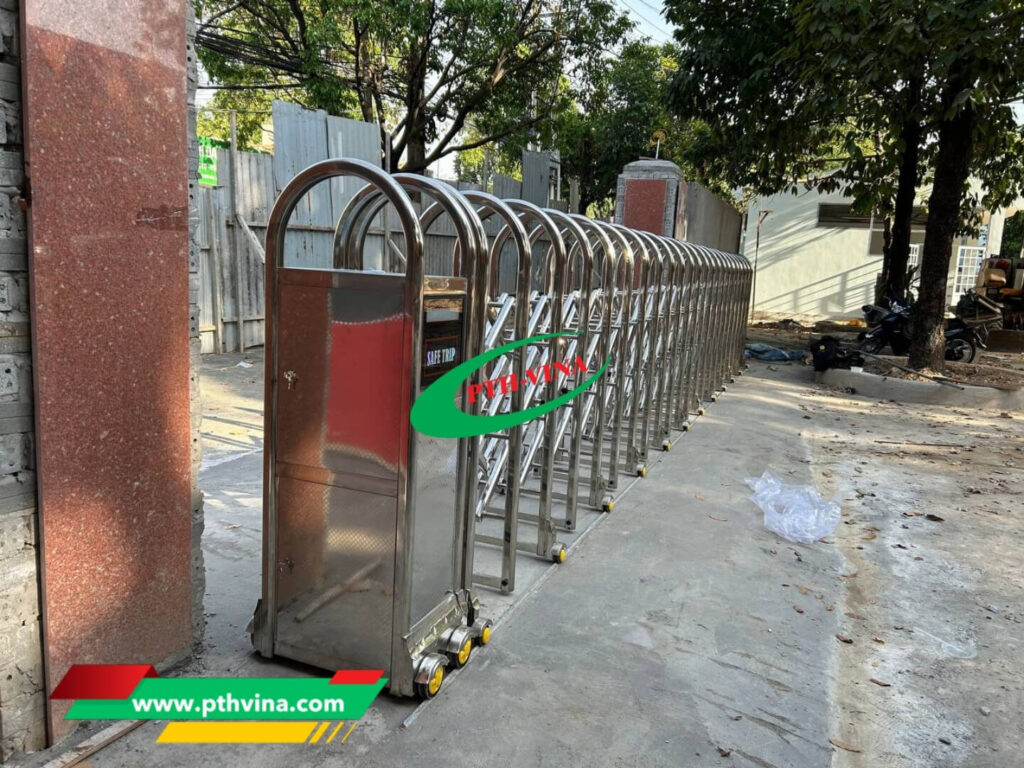 Công trình lắp barie tự động kết hợp cổng xếp inox 304 tại Đồng Nai